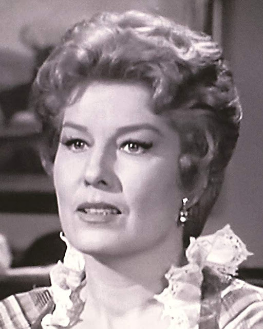 Film Noir Photos: Tracking with Closeups: Jean Willes