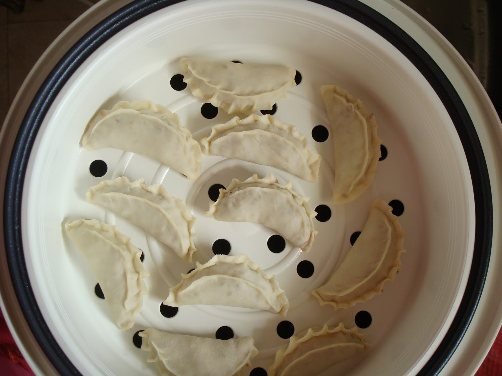 Rajdeep's Cookery: CHICKEN MOMOS - Steamed Dumplings filled with Chicken