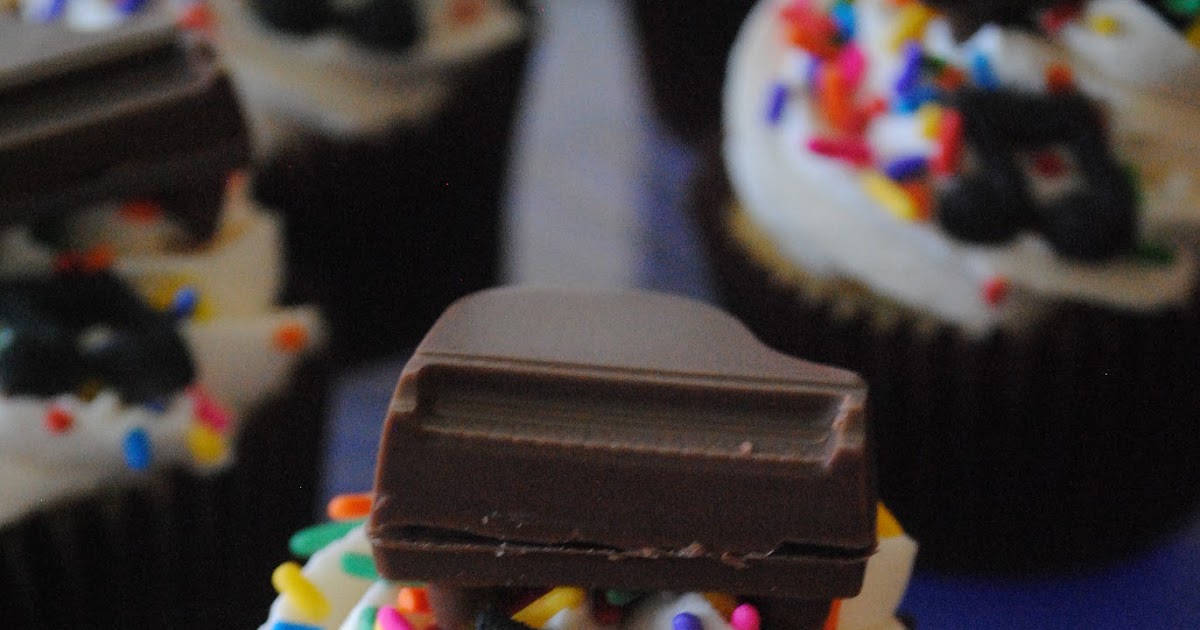 Juli Jacklin's Cupcakes: Piano Recital Cupcakes Happy Birthday Bach!