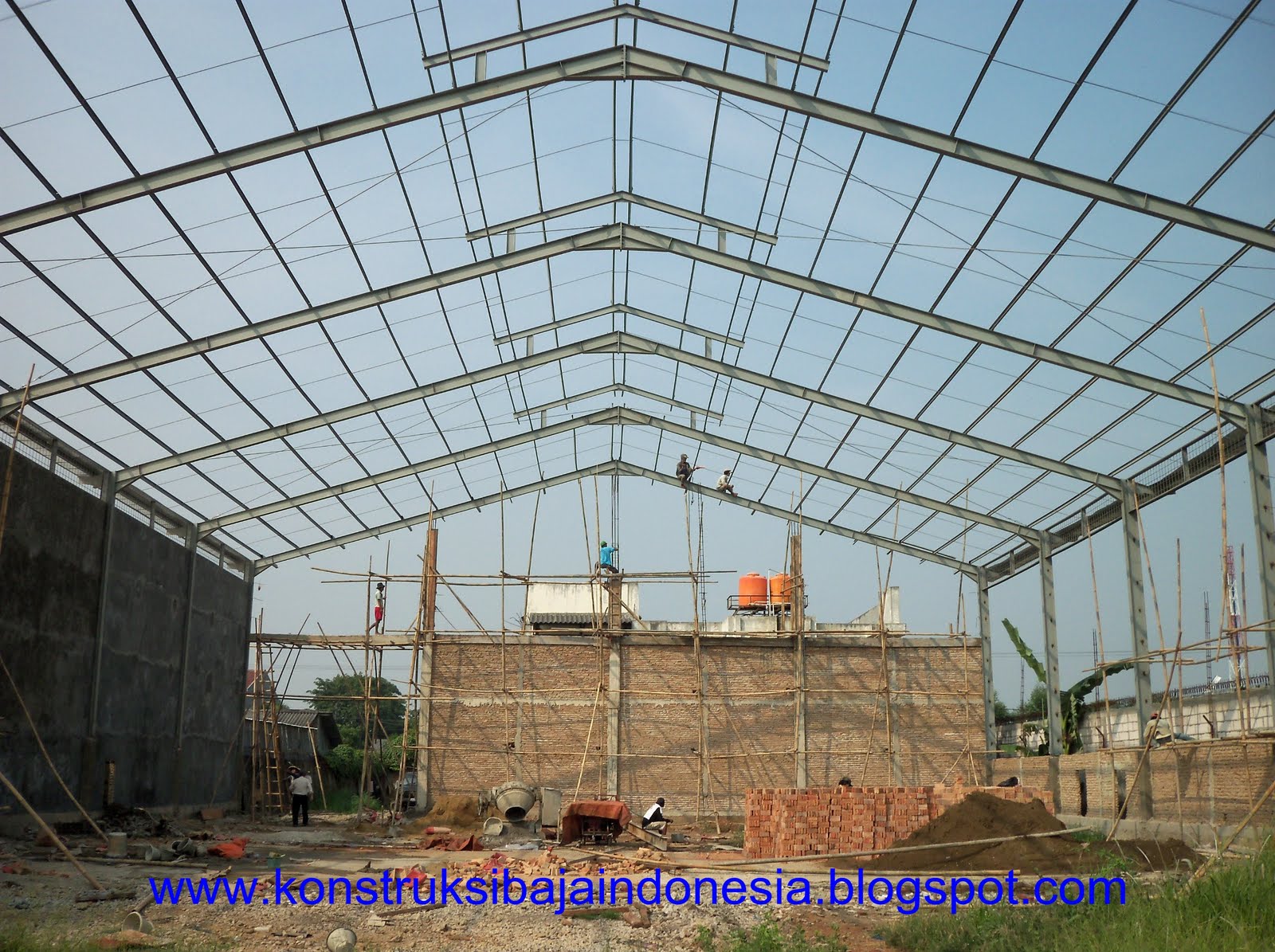 KONSTRUKSI BAJA: Membangun Gudang