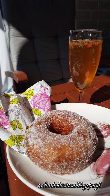 Sadunhohteinen: Pääsiäisasetelma ja vähän vappuakin...