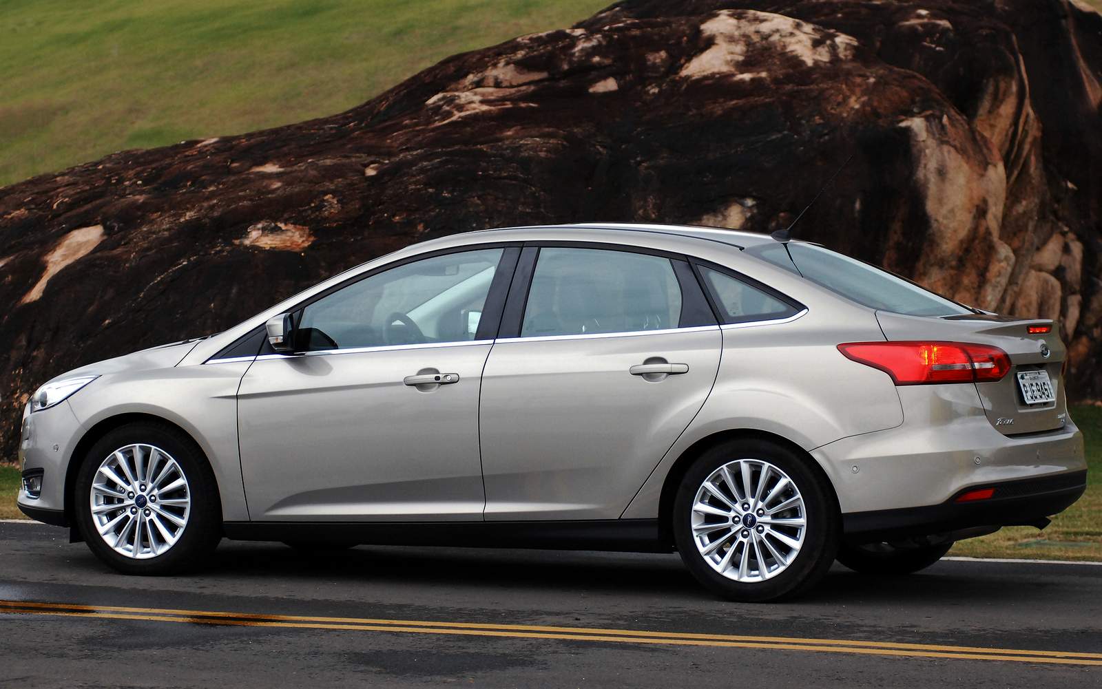 JORNAL PONTO COM: Focus Fastback 2016 chega às concessionárias em agosto