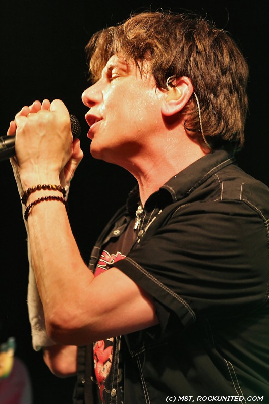 AOR WATCHTOWER: ERIC MARTIN LANÇA MAIS UM ÁLBUM DA SÉRIE "MR. VOCALIST"