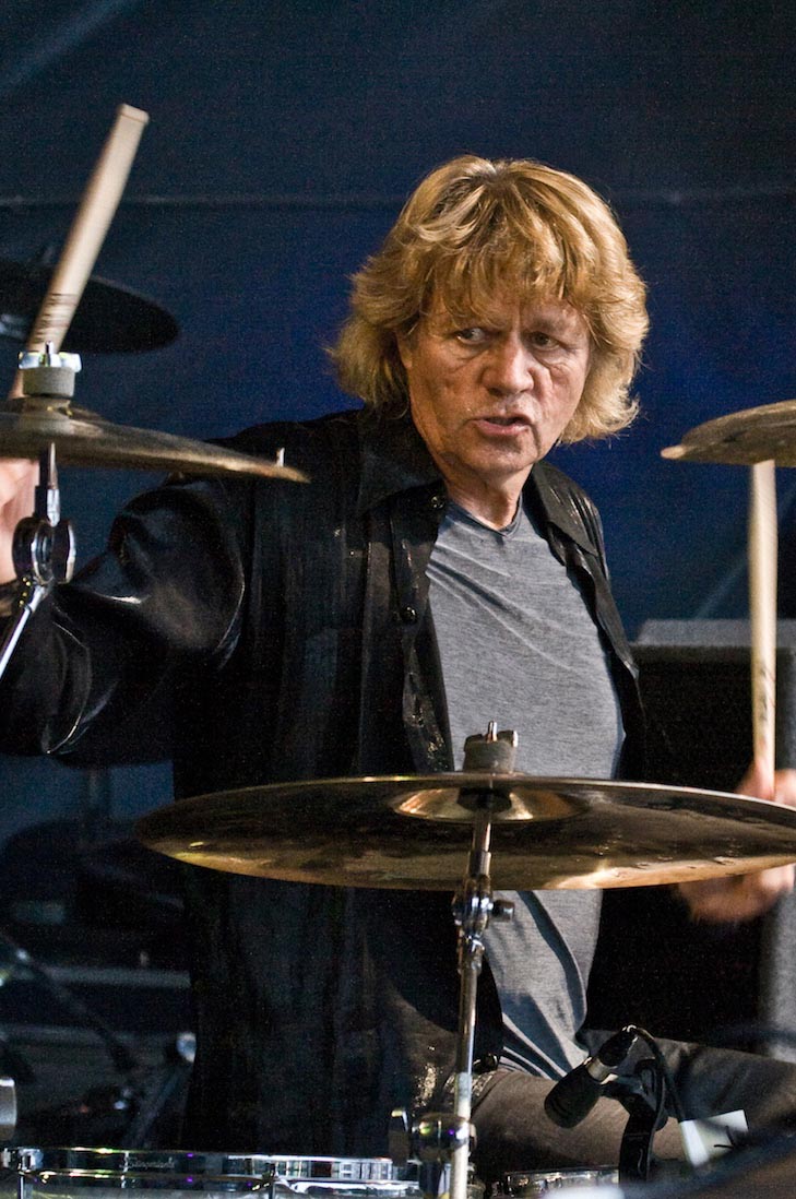 Zona Rock Dan Metal : BEV BEVAN