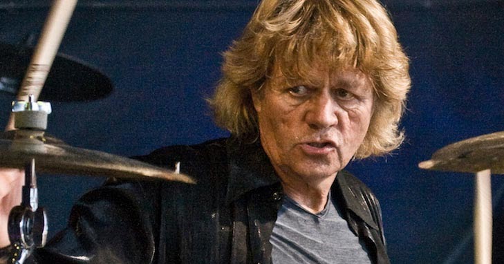 Zona Rock Dan Metal : BEV BEVAN