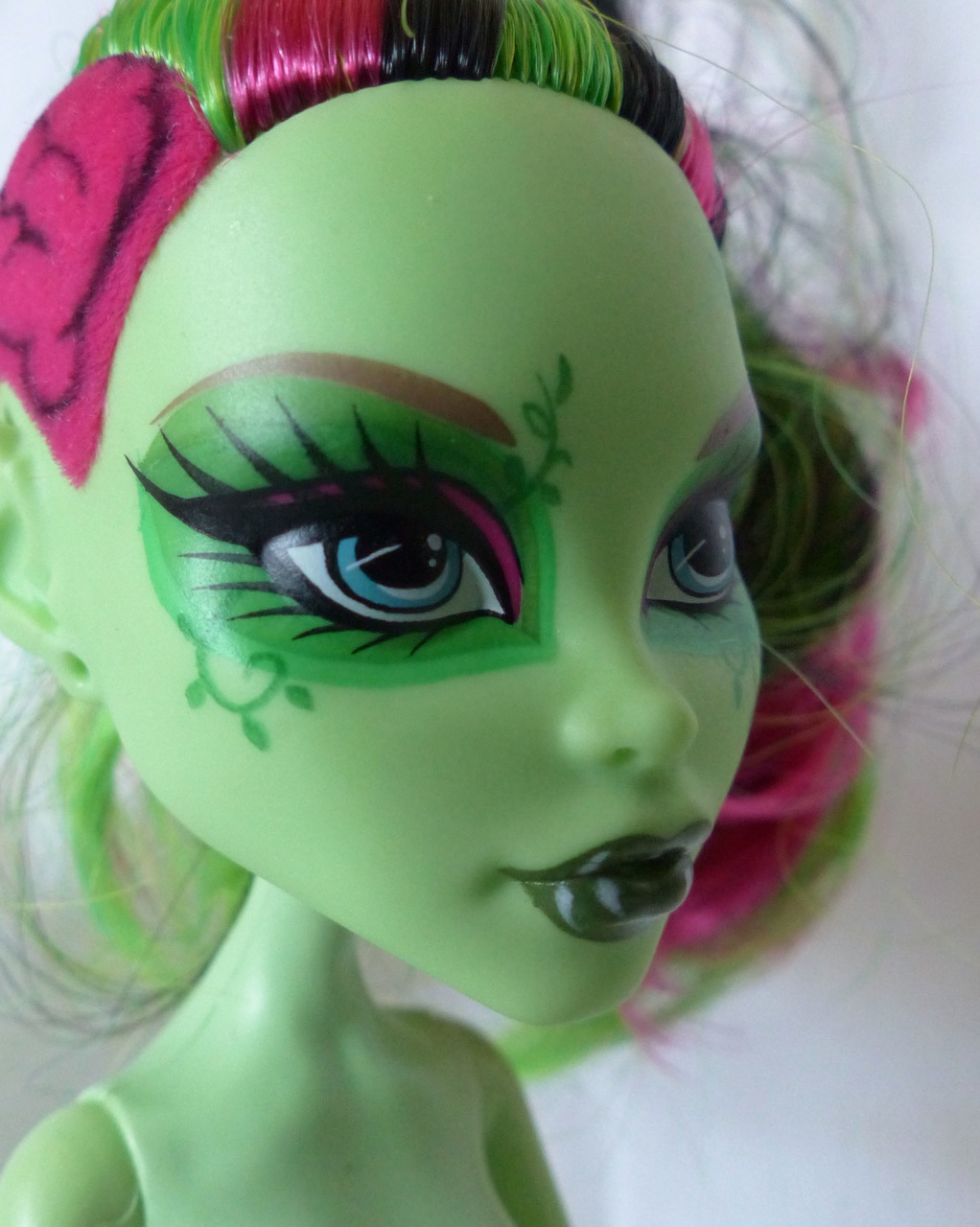 Zombie Shake "Rochelle Goyle" and "Venus McFlytrap"--A Guest Review ...