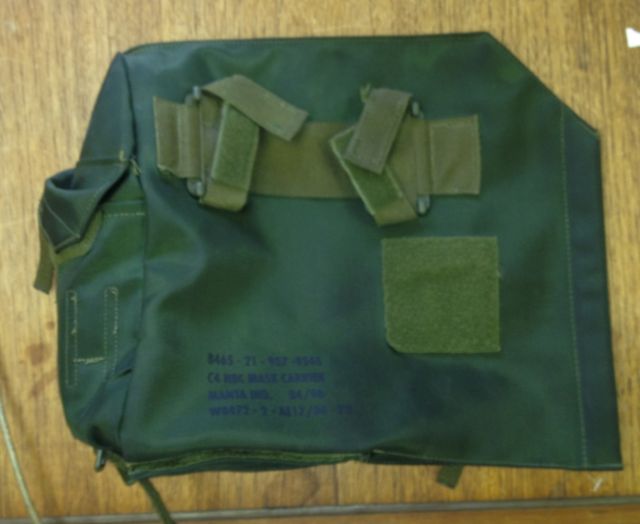 Webbingbabel: Canadian Army Gas Mask Pouch , 82 Pattern