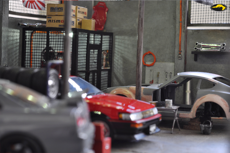 Bowerbird Garage Diorama: MCS Motorworks, 1:24 Garage Diorama