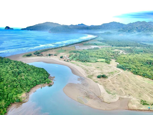 PANTAI MUARA MBADUK BANYUWANGI, SATU DESTINASI BANYAK ATRAKSI