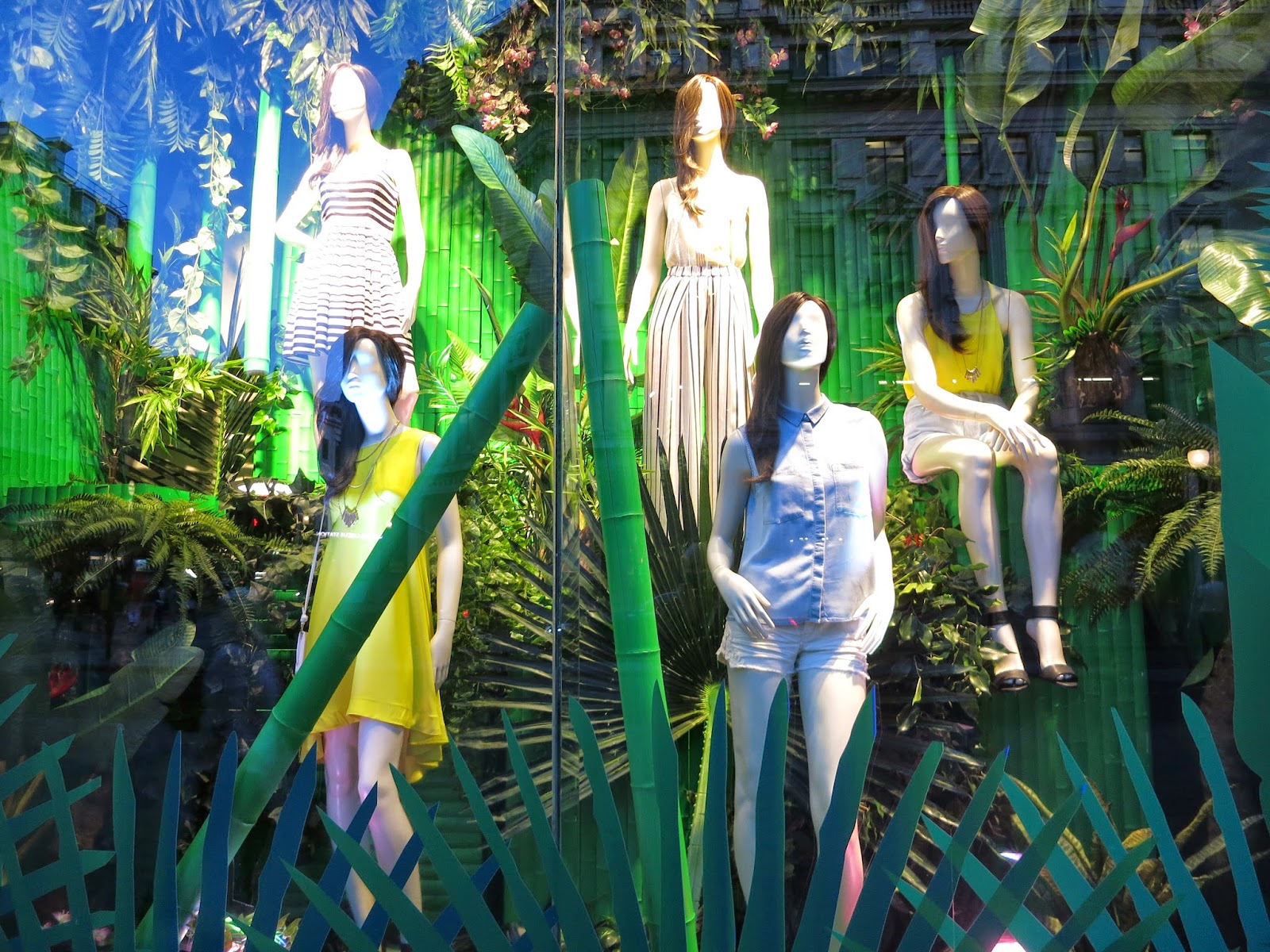 RetailStoreWindows.com: H&M, London