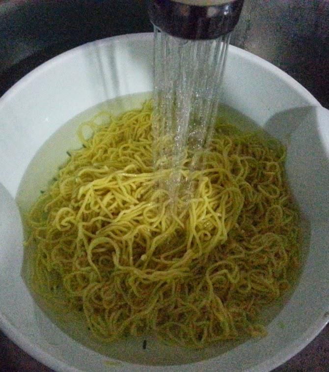 Dunia blogku_aliahdahlia: PROSES MEREBUS MEE KUNING