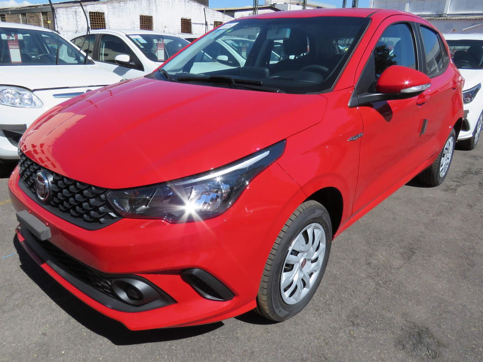 Fiat Argo Drive: vídeo mostra detalhes internos e externos