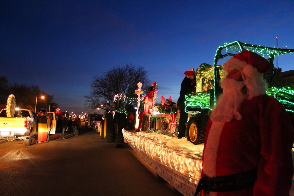 3 Cowboys and a mommy: Christmas Light Parade '13