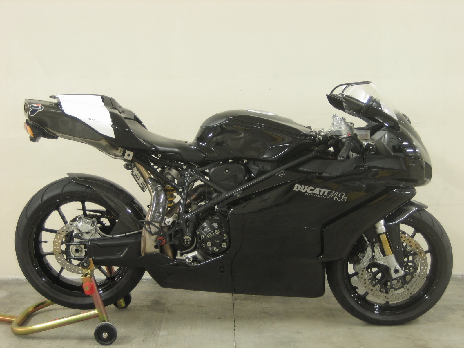 The Becoming of a Ducatista: Introduction to the Ducati Superbike