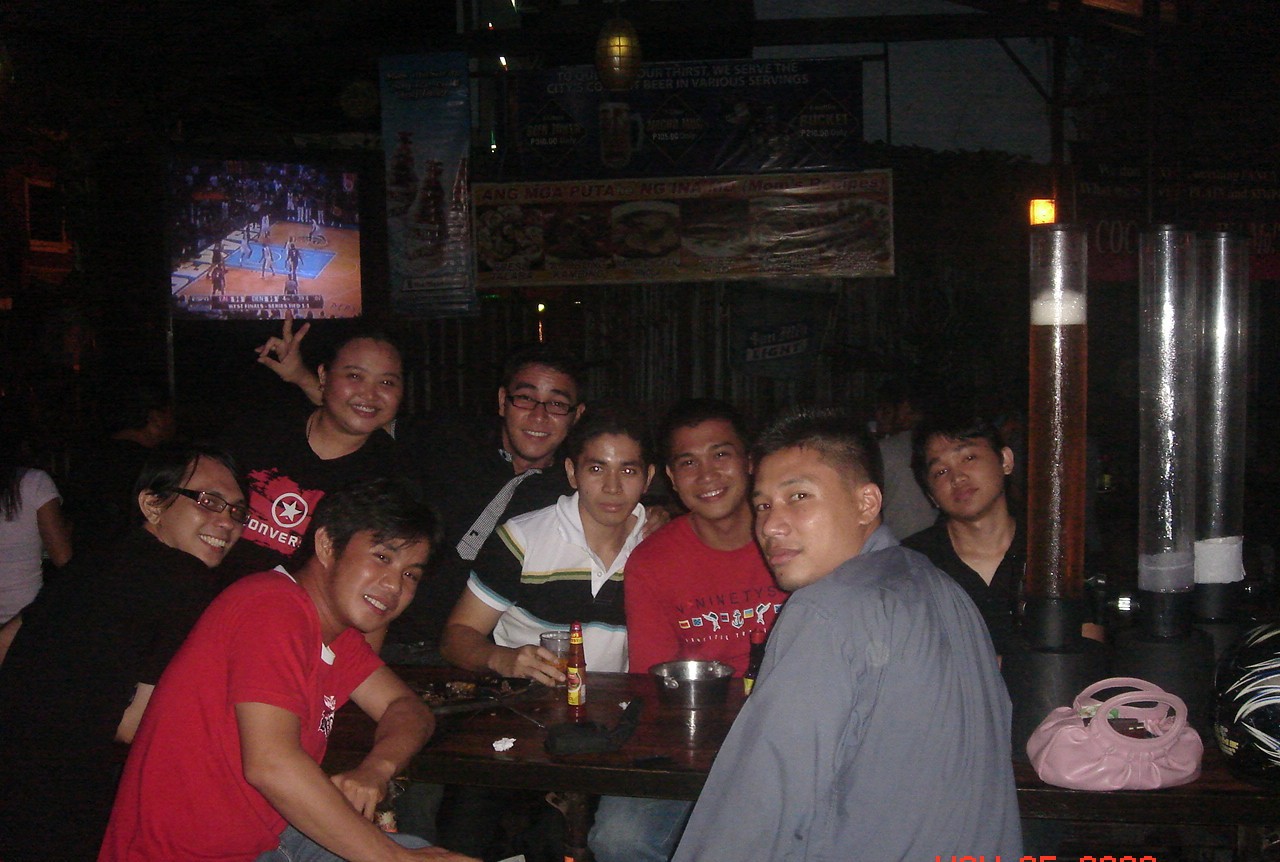 Barkada: The Typical Filipino Group of Friends Hanging Out | Pinoy Mirror