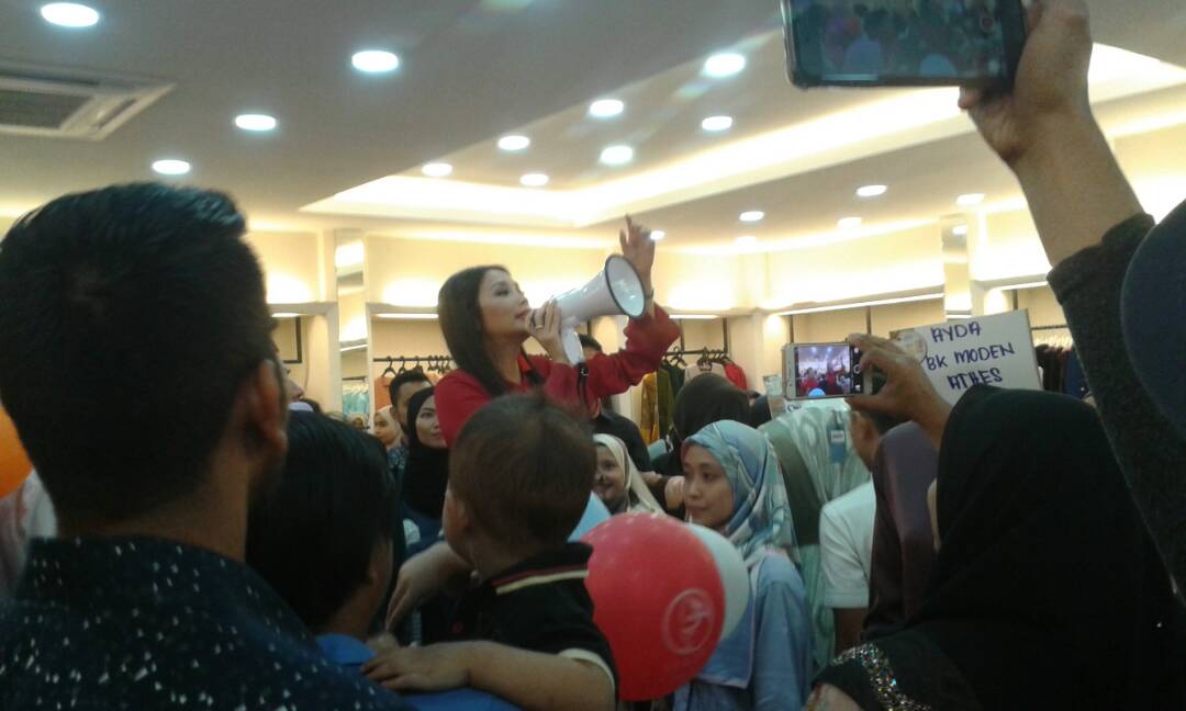 JAKEL SHAH ALAM TAWAR 1000 HELAI BAJU MELAYU PERCUMA SEMPENA JAKEL ...