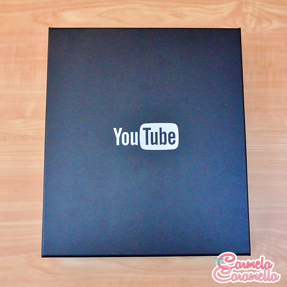 Carmela Caramella : Premio - placa do youtube - 100 mil inscritos