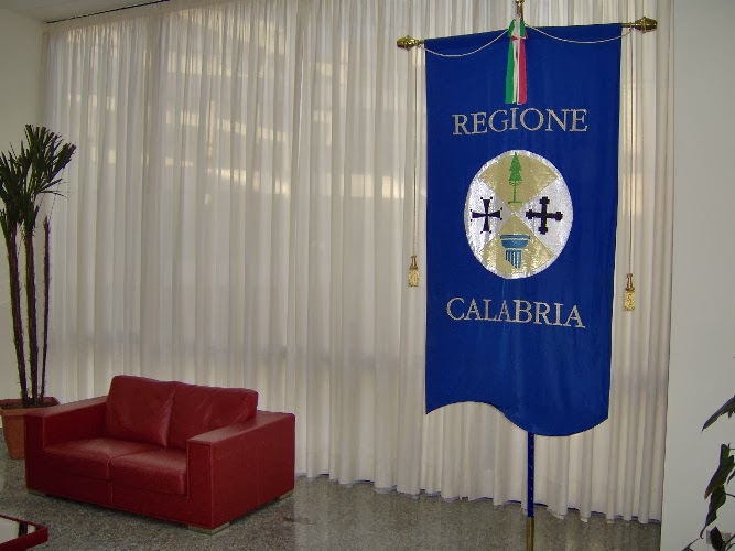 Gonfalone e stemma della Regione Calabria
