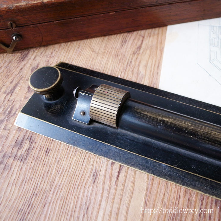 Todd Lowrey Antiques: 英国設計者達の誇りを受け継ぐ / Vintage Brass Rolling Ruler