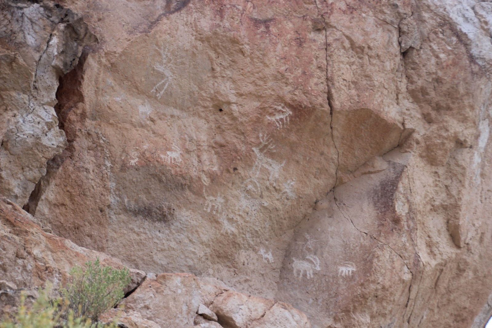 Utah Pictographs, Petroglyphs and Rock Art: Fremont Indian State Park