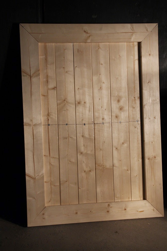 STANDARD CUSTOM PAINT: sign board