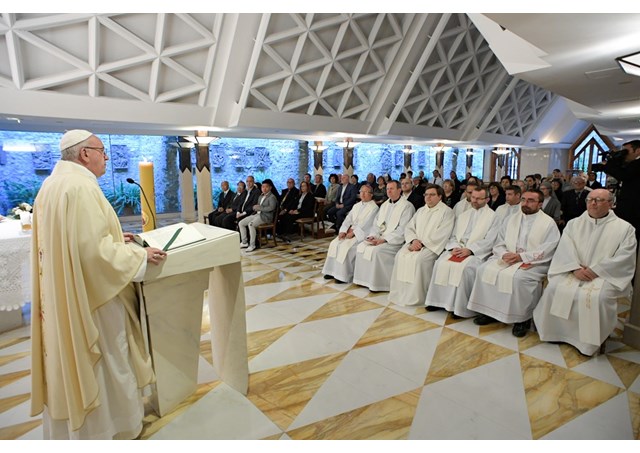 NGƯỜI LỮ HÀNH HY VỌNG: Pope: The Christian's gaze is on heaven, his ...