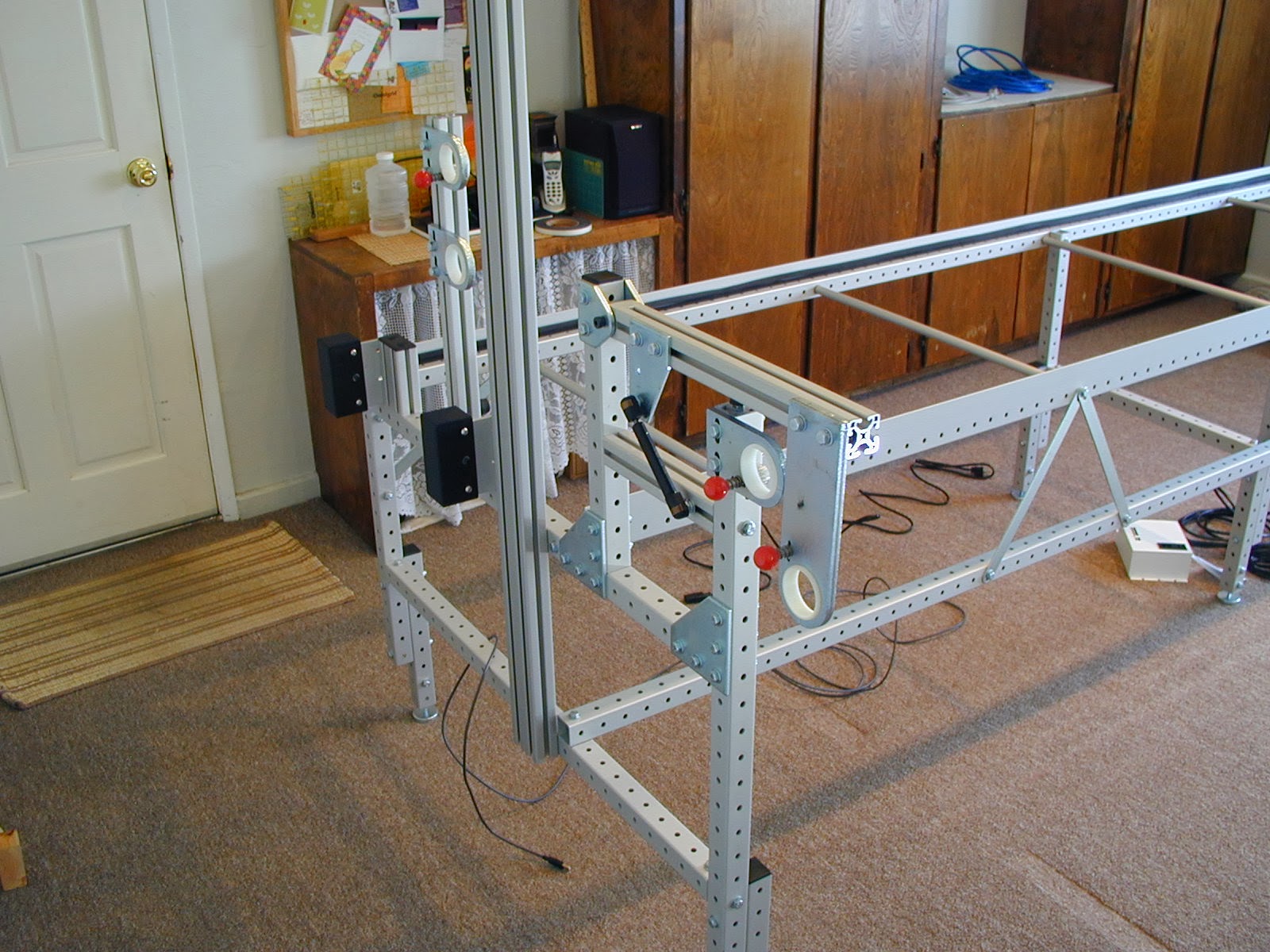 Moonbear Longarm Quilting: My Innova is here!