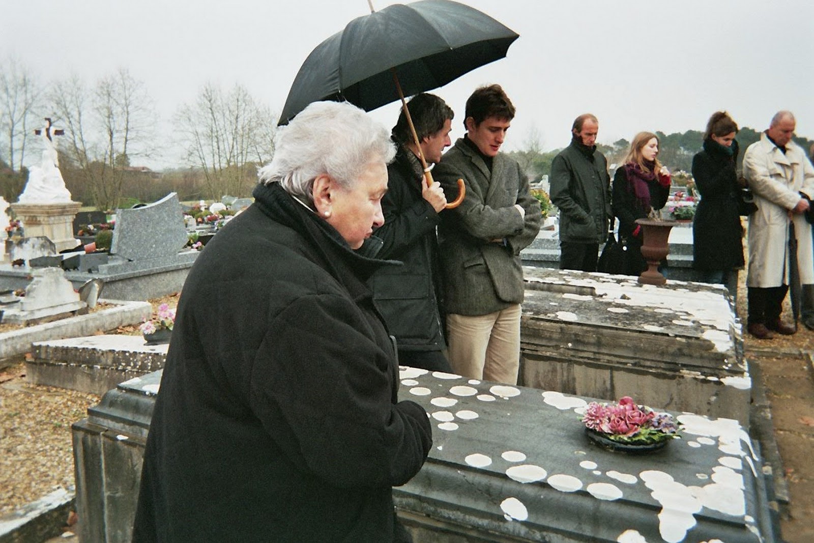 French Vocabulary Illustrated: inhumer