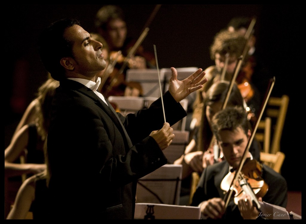 ORQUESTA: Director de orquesta