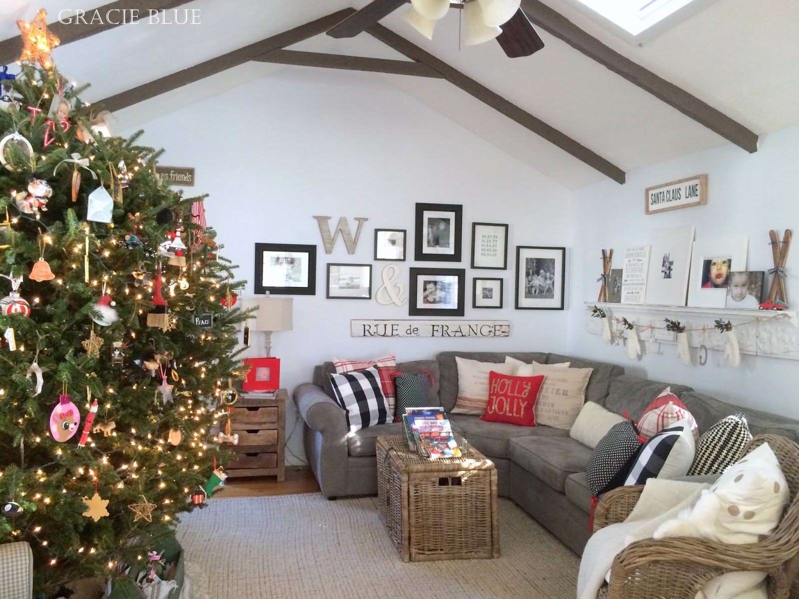 Gracie Blue : Traditional Christmas {Our Living Room}