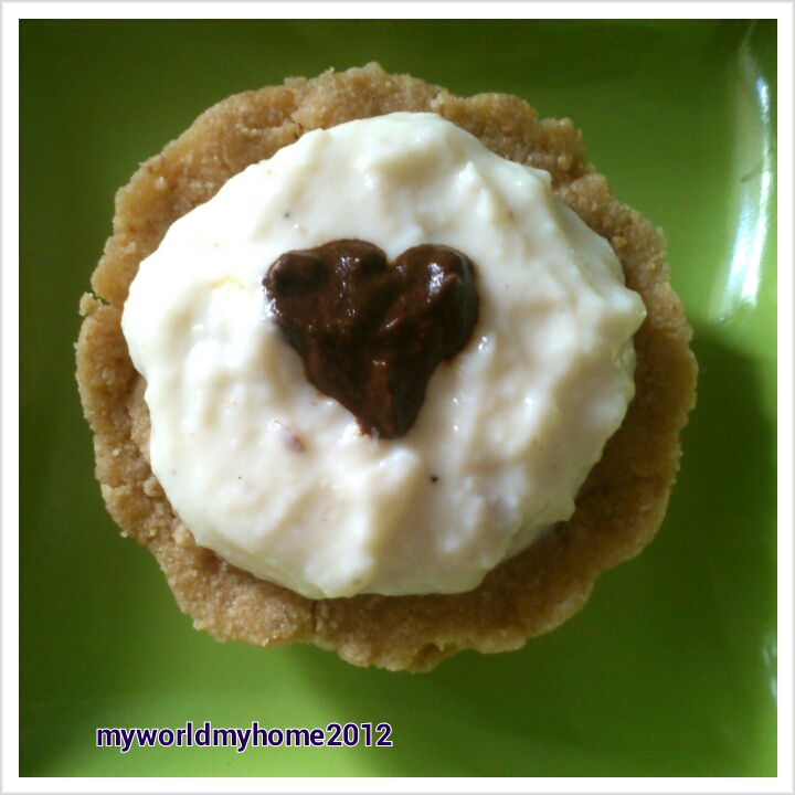 All about my world...: Milk Cream - Biscuit Mini Pie