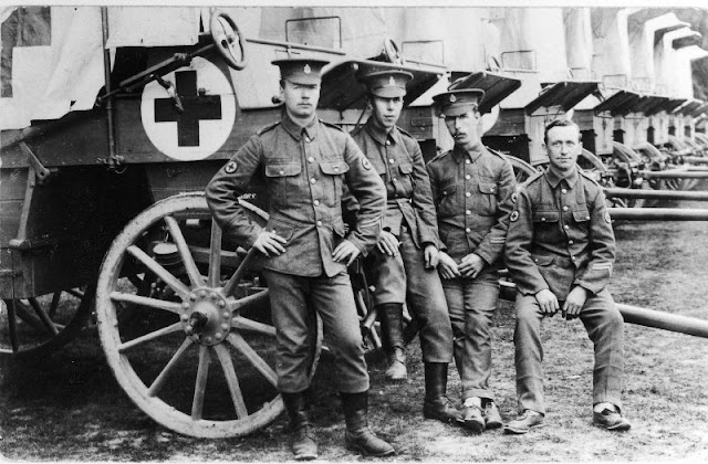 37 Historical Photos That Show Early Ambulances Over 100 Years Ago ...