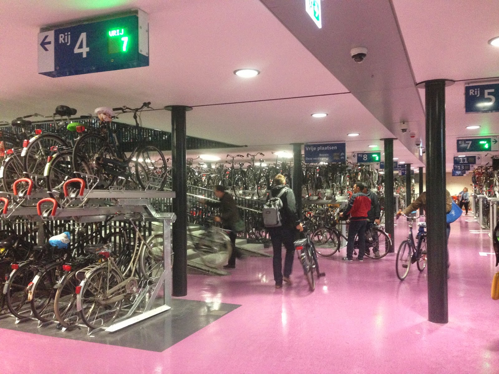 Alice in the Netherlands: Fietsenstalling Jaarbeursplein - the new huge ...