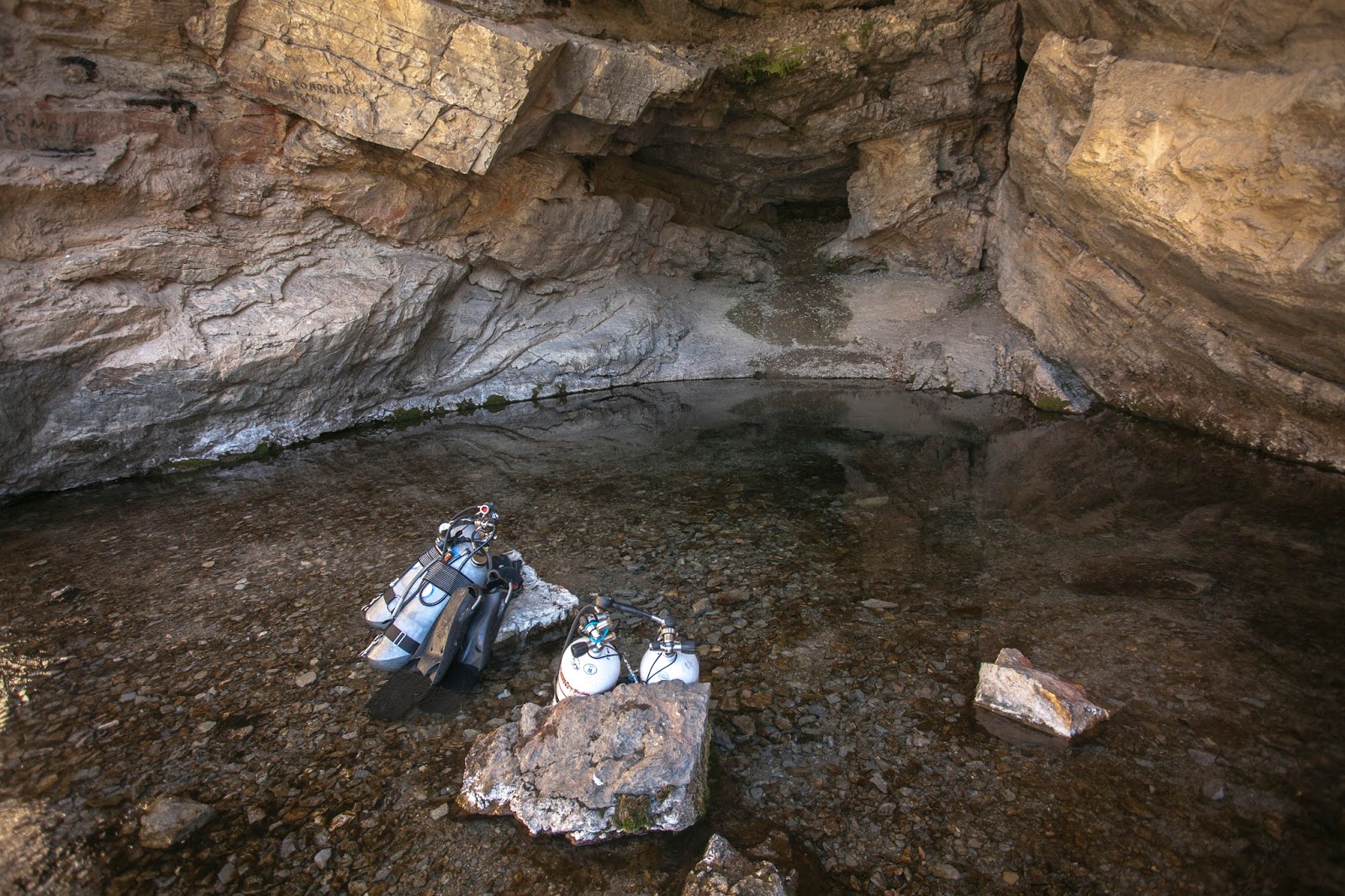 ICHIBAN CAVE (RICK'S SPRING UNDERWATER CAVE, UTAH - ADAM HAYDOCK