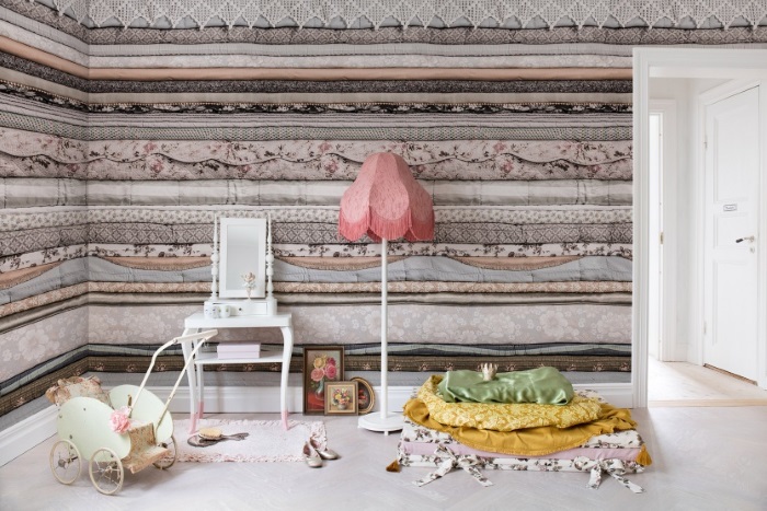 Keltainen talo rannalla: Rustiikkia ja tapetteja