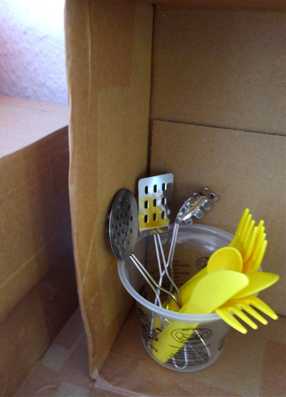 Mum in the making: Monday Made: Our cardboard kitchen