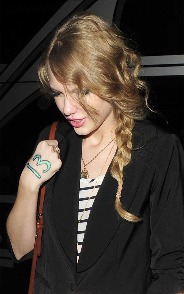 fashionjewellery: Taylor Swift Long Braided Hairstyle