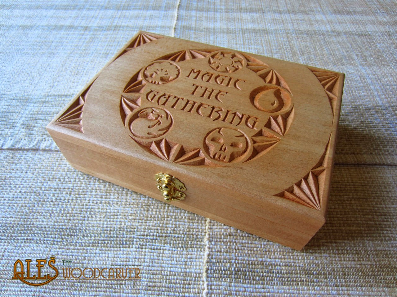 Ales the woodcarver: Magic the Gathering - Commander card boxes