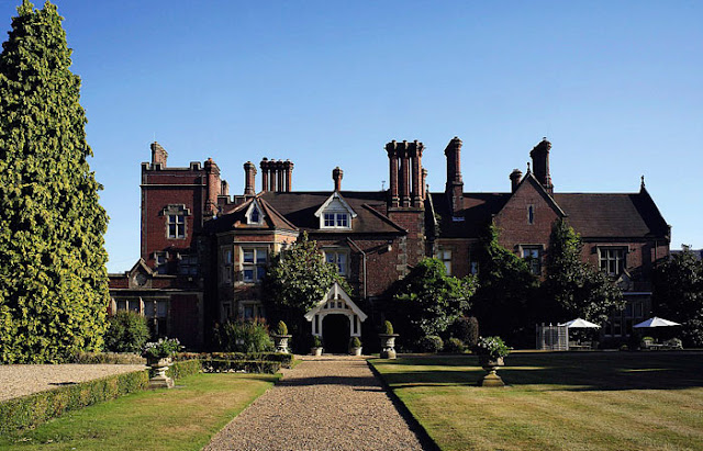 MANSION IN ENGLAND