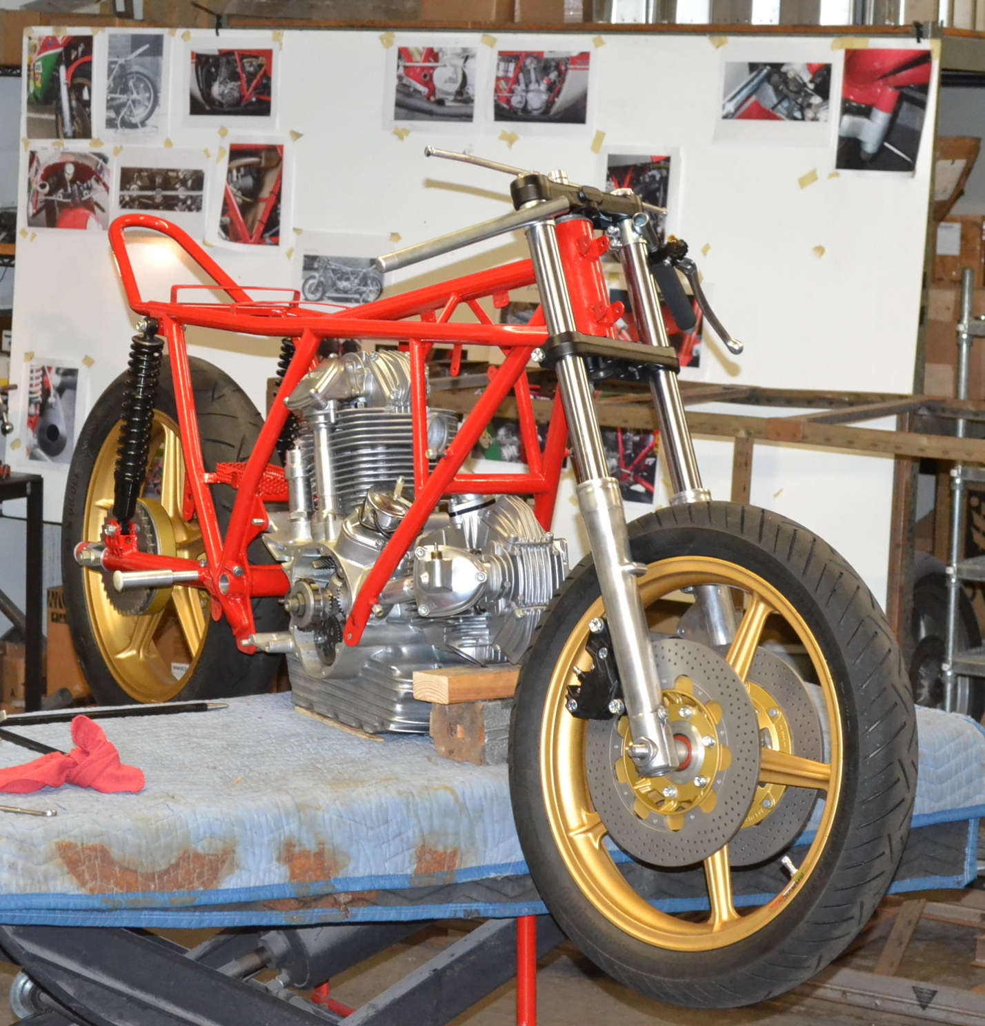 A legend reborn " Vee Two Hailwood" Ducati NCR 900F1 / Vee Two