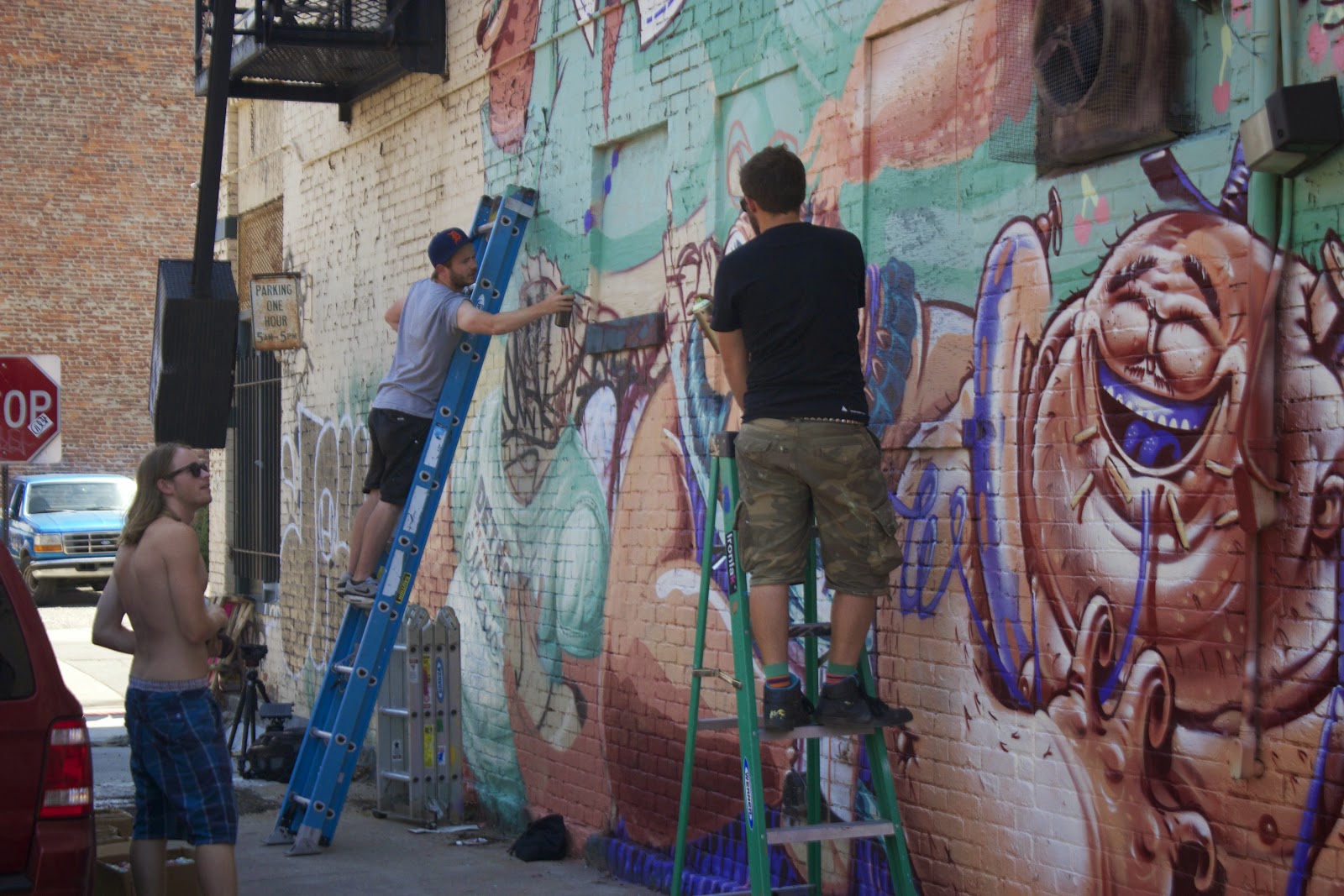 Detroit Graffiti Art: The Weird Crew visits Detroit...