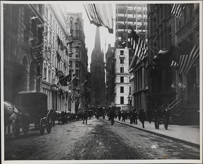 New York - History - Geschichte: Gillender Building under construction