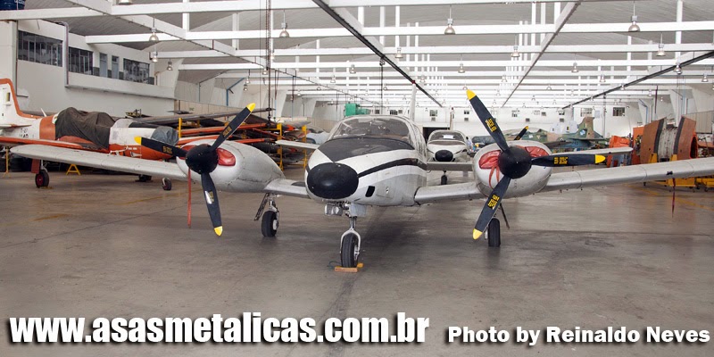 DESFILE HISTORICO DA FORÇA AÉREA BRASILEIRA (FAB): (FAB-2633) (U-7B ...
