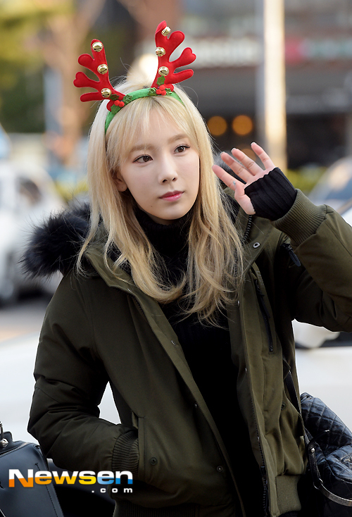 TaeTiSeo has arrived at Music Bank for their 'Dear Santa' comeback ...