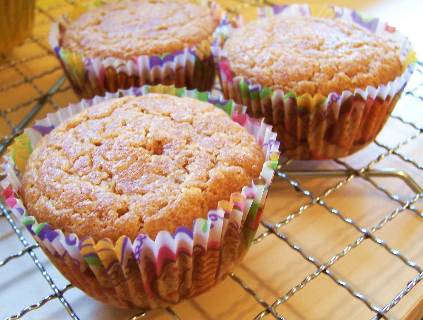 Cookin' from a bitchin kitchen...: Lemon Dream Cupcakes