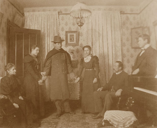 Victorian-Edwardian Living Room: 36 Interesting Vintage Pictures Show ...