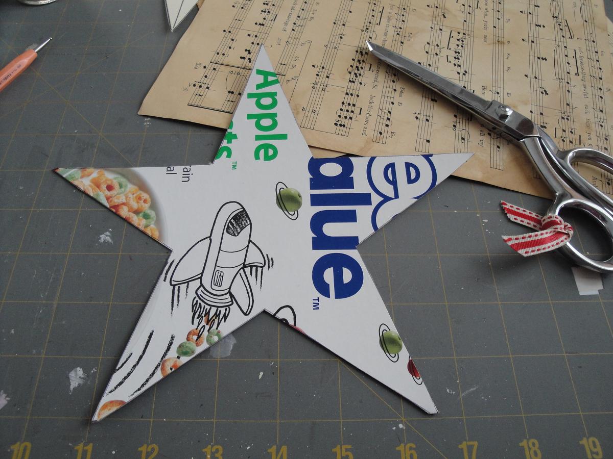 Hazelruthes's: Make A Vintage Style Star From A Cereal Box Tutorial