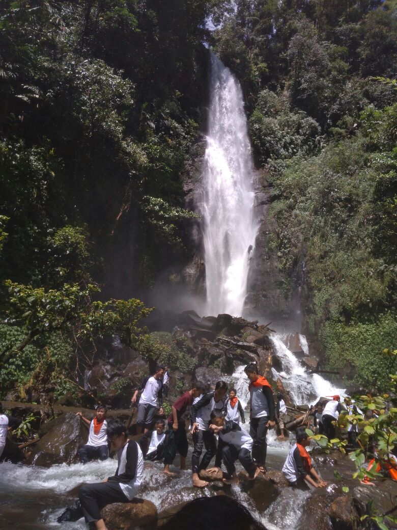 Curug Cikaracak Curug Indah Ditepian Kabupaten Bogor - Footravelers