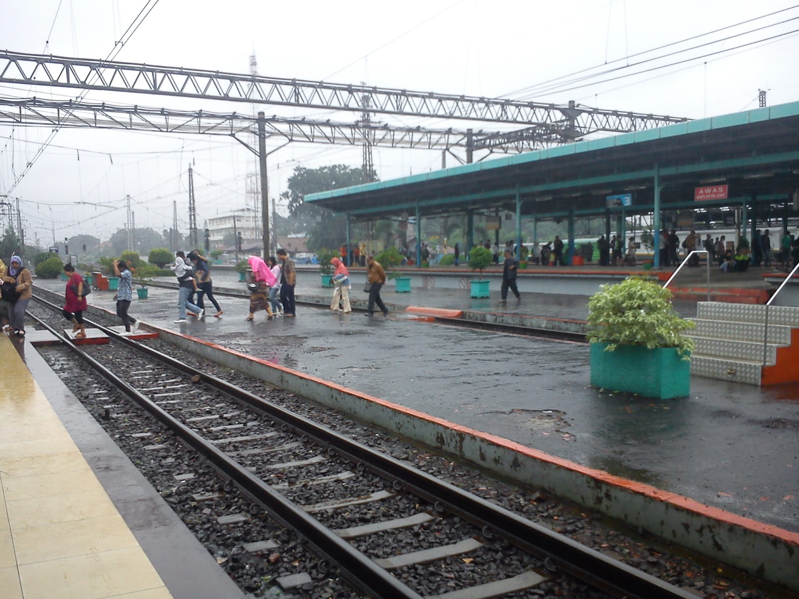 Jalur/Peron-Peron di Stasiun Manggarai