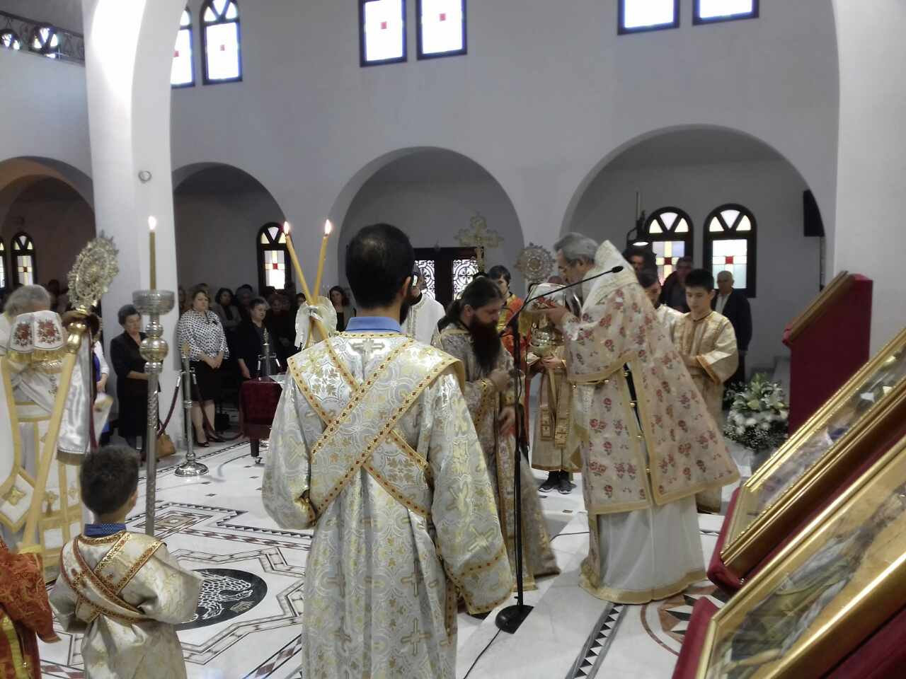 Ι.Ν Αγίων Χριστοφόρου και Ευθυμίου Κατερίνης: ΜΕ ΜΕΓΑΛΗ ΛΑΜΠΡΟΤΗΤΑ ...